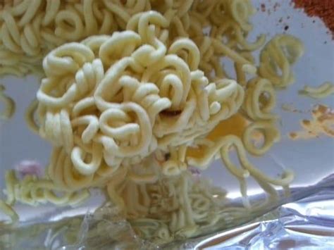 [단독] 김치라면 애벌레···식품안전 비상 뉴스1