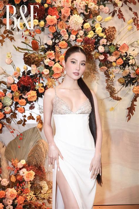 Bắt Gặp 1 Sao Nam Nhìn Trộm Bộ Ba Mỹ Nhân Vbiz Nổi Bần Bật Tại Thảm