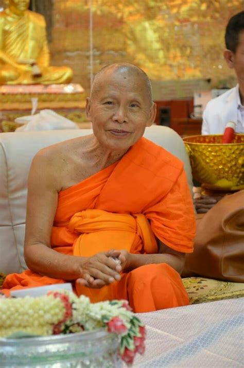 วัดพระพุทธบาทถ้ำป่าไผ่ The Bamboo Cave Temple ภาพตัวอย่างองค์พระฯหล่อรอบพระอุโบสถ Photo Credit
