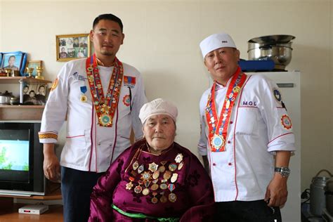 Нийтийн хоолны салбарт 40 гаруй жил ажилласан өндөр настан Н Рагчаа гуай Монголын мастер