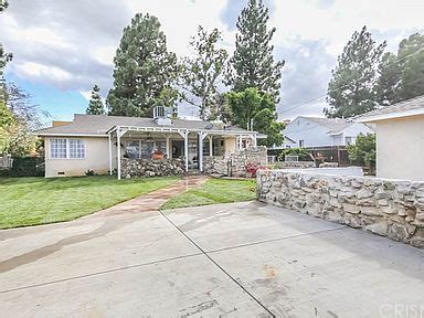 16923 Chatsworth St Granada Hills Ca 91344 Zillow
