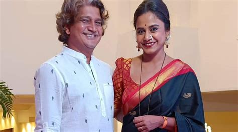 तो अजून हसू शकतोय पतीबरोबरचा फोटो शेअर करत हेमांगी कवीने वेधलं लक्ष Spg 93 Hemangi Kavi