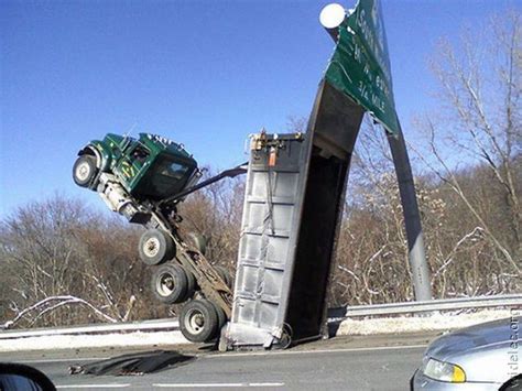 Weird Car Crashes Part 2 92 Pics Izismile
