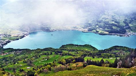 호수 Walensee Seeztal 계곡 그리고 Churfirsten와 글 라루스 알프스 산맥 사이 0명에 대한 스톡 사진 및