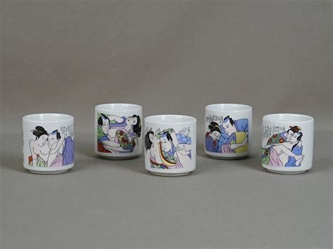 Пять стопок для сакэ «Эротика фарфор деколь вторая половина Xx века — Антикварная лавка в