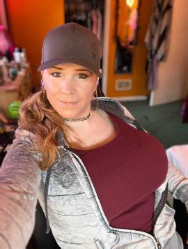 Zeni Zounds Boobpedia Encyclopedia Of Big Boobs