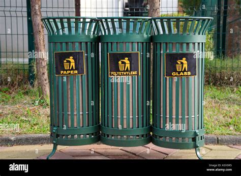 Iron Lattice Trash Bins For Sorting Garbage Into Plastic Paper And