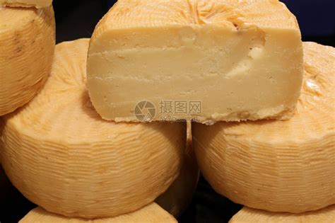 在意大利有机奶酪市场上出售的高清图片下载 正版图片503573426 摄图网