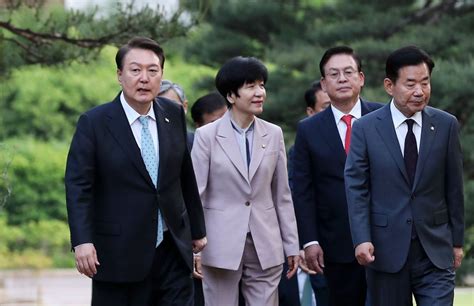 尹 내달 여야 원내대표 등과 국회서 만찬 하기로