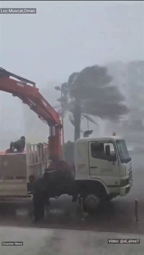 صحيفة عكاظ فيديو شرطة منطقة الرياض تقبض على 4 أشخاص لدعوتهم إلى