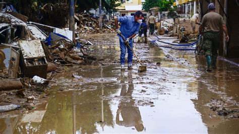 Inondations en Espagne à Valence l impossible décompte du nombre de