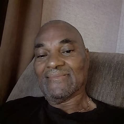If You Like Older Men And Love To Cuddle And Kiss And Drop Me A Line