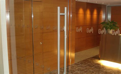 Distraction Banding And Privacy Film Precision Signs