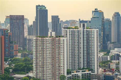 방콕 다운타운 스카이 라인 태국의 공중 보기 아시아의 스마트 도시 도시에 있는 금융 지구 및 비즈니스 센터 일몰에 고층 빌딩과