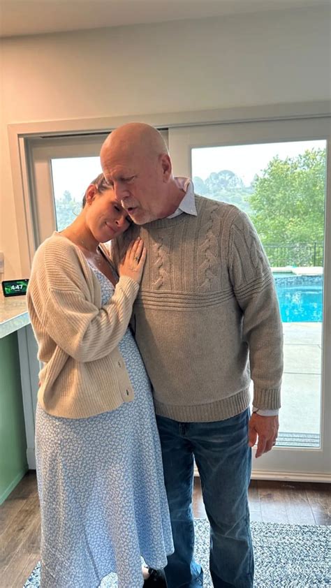 Filha de Bruce Willis e Demi Moore rebate críticas por compartilhar