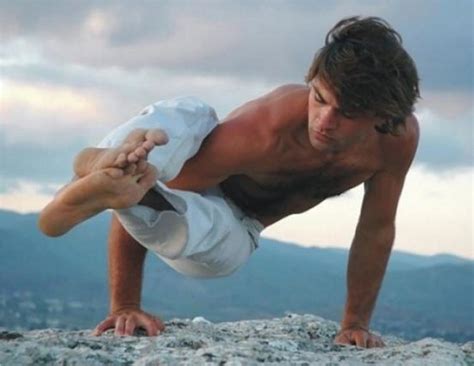 Las mejores posturas de yoga para entrenar Y ápara la practica d