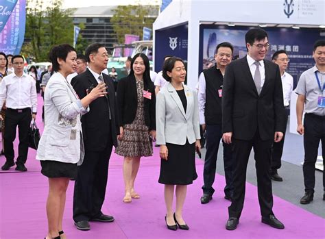 福建省委常委、常务副省长郭宁宁考察调研2023中国海装展游艇展区 冠城大通