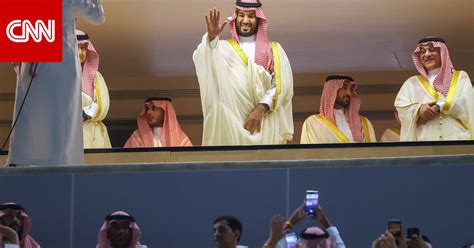 السعودية تفاعل مع جملة قالها مشجع التقط صورة مع محمد بن سلمان في