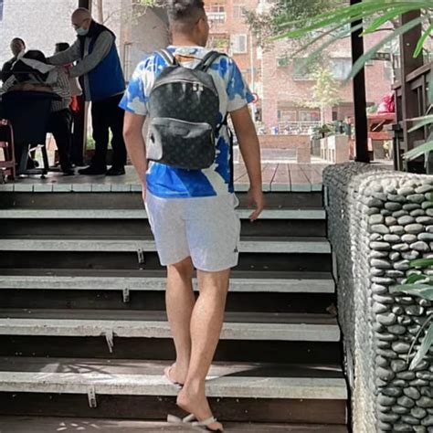 Mr Shi On Threads