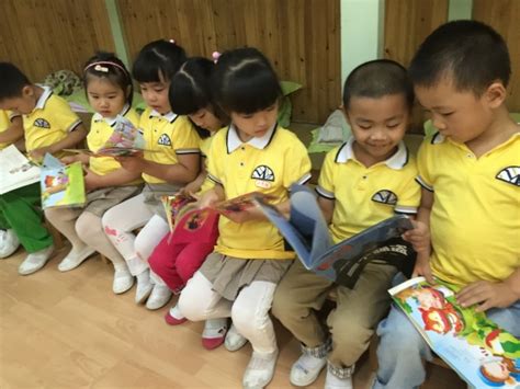乐乐家图书分享活动 多彩的一天 杭州市德胜幼儿园