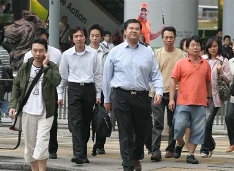 “炒股疯”辞工炒股个案增 香港人才流失新诱因 港澳 人民网