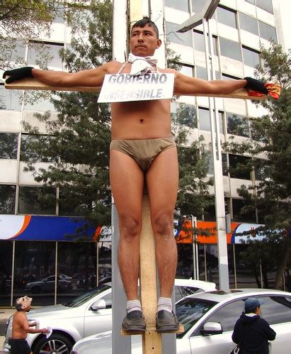 400 Pueblos Naked Protest On Reforma Como Cristo Flickr
