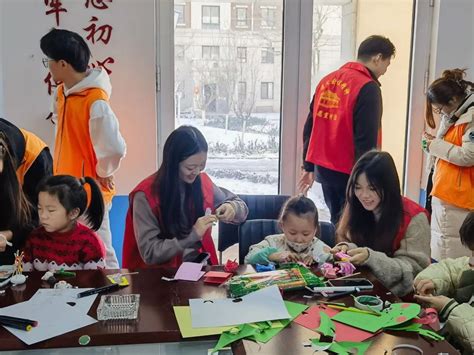 百万大学生进社区山东工艺美术学院数字艺术与传媒学院满天星志愿服务队联合双龙山社区开展巧手筑梦 七彩童年儿童创意手工活动 多彩大学生网