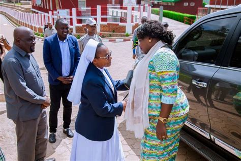 NAIBU WAZIRI KAPINGA AWAFUNDA WANAFUNZI WA KIKE KIFUNGILO WASIRUHUSU