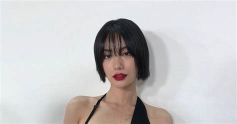 나나 아찔 어깨선과 옅어진 타투에 시선 집중