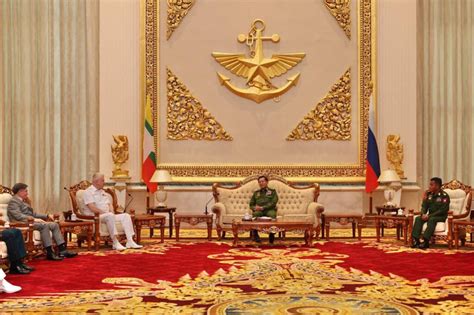 နစက ဥက္ကဋ္ဌ ဗိုလ်ချုပ်မှူးကြီး မင်းအောင်လှိုင်နှင့် ရုရှား ရေတပ်ဦးစီးခ