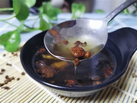 炸花椒油时，第一步先炸花椒？方法不对，难怪花椒油不香，还发苦 知乎