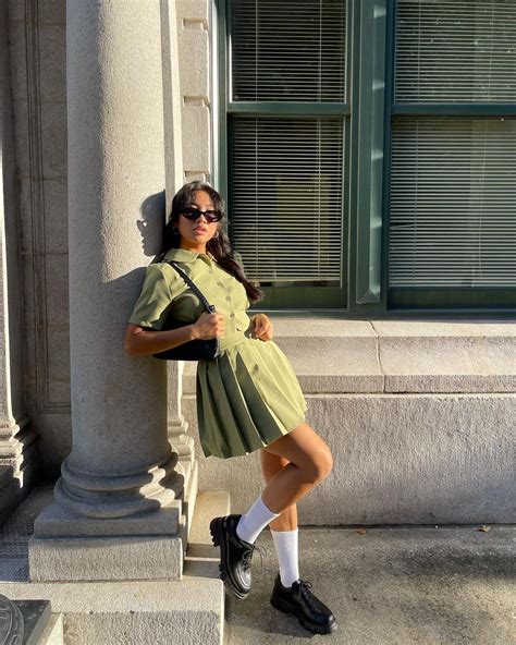 10 Stylish Y2k Outfits That Define The Tiktok Aesthetic Who What Wear