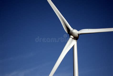 De Bladen Van De Windmolen En Blauwe Hemel Stock Foto Image Of Wind
