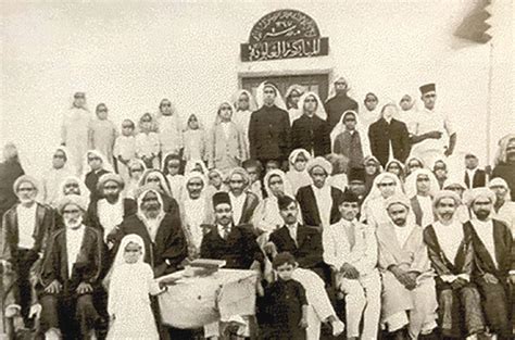 قراءة مشفوعة بالصور لملحمة التعليم النظامي في البحرين على مدى قرن