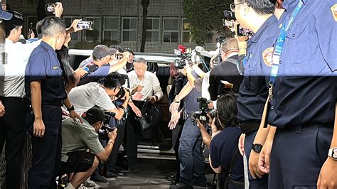 快訊小草包圍北檢！100人坐地怒吼 抗議「綠色恐怖，司法不公」 中天新聞網