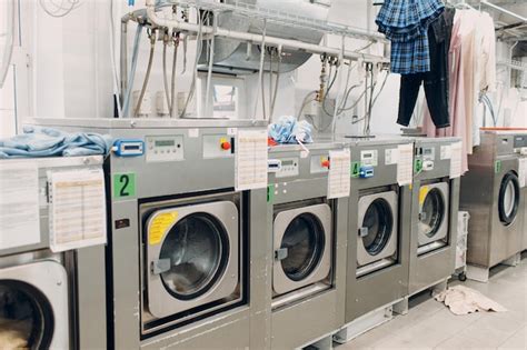 Limpieza en seco de ropa paño limpio proceso químico lavandería
