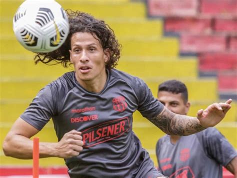 Yuriel Celi Llega A Universitario Balón Latino