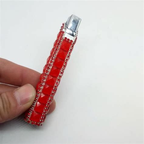 Briquet à flamme nue Butane magnifique rouge à lèvres diamant pour dames allume cigare facile à