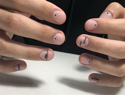 Pin By Рената Ибатуллина On Дизайн ногтей Minimal Nails Art Minimal