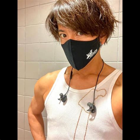 木村拓哉さんのインスタグラム写真 木村拓哉instagram「⁡ ⁡ ⁡ 「今日は背中と腹筋周り、そして内股を重点的に攻めてきましたぁ