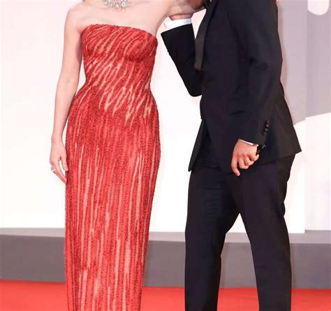 Jessica Chastain Reacts To Viral Video Of Oscar Isaac Smelling Her Arm