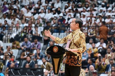 Alasan Jokowi Salam 2 Jari Di Salatiga Kan Menyenangkan