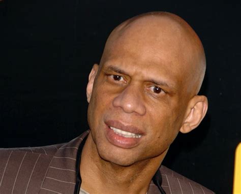 Nba Legend Abdul Jabbar Pokes Fun At Great Fall That Broke His Hip