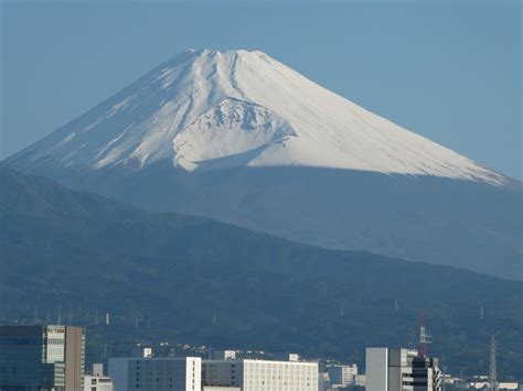 さかた：自称プロゲーフラー On Twitter 富士山雪積もりました。