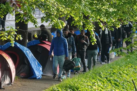 Operation To Remove Migrant Camp From Dublin Grand Canal Under Way