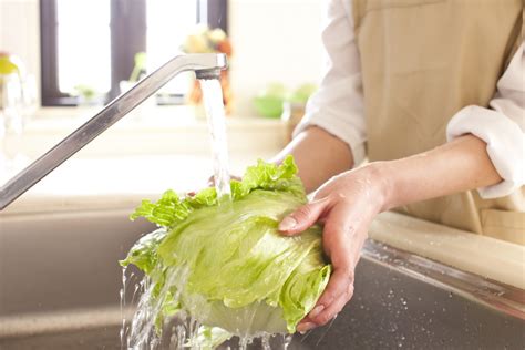 野菜を洗う時のng行為3選！知っておくべき正しい洗い方とは シュフーズ