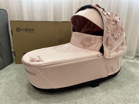 Кош за новородено Cybex Priam 4 E Priam Lux Simply Flowers гр Пазарджик Идеален център • Olx Bg