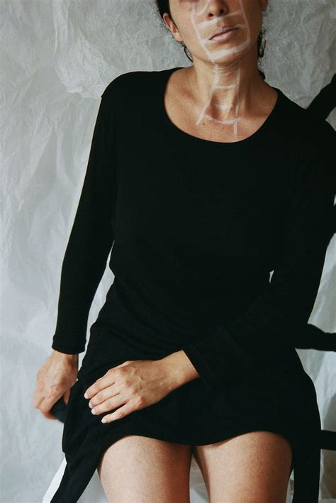 Laura Torrado Mujer Escalera 1994 Cientomasuna Arte Contemporáneo Online