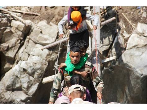 Livefist Photos Indian Army Soldiers In Flood Rescue Operations