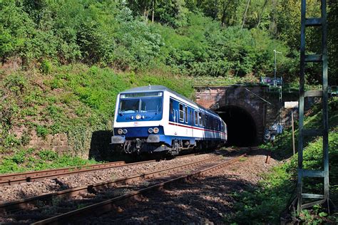 Ein Wittenberger Steuerwagen Von TRI Taucht Aus Dem Hasenbergtunnel Auf